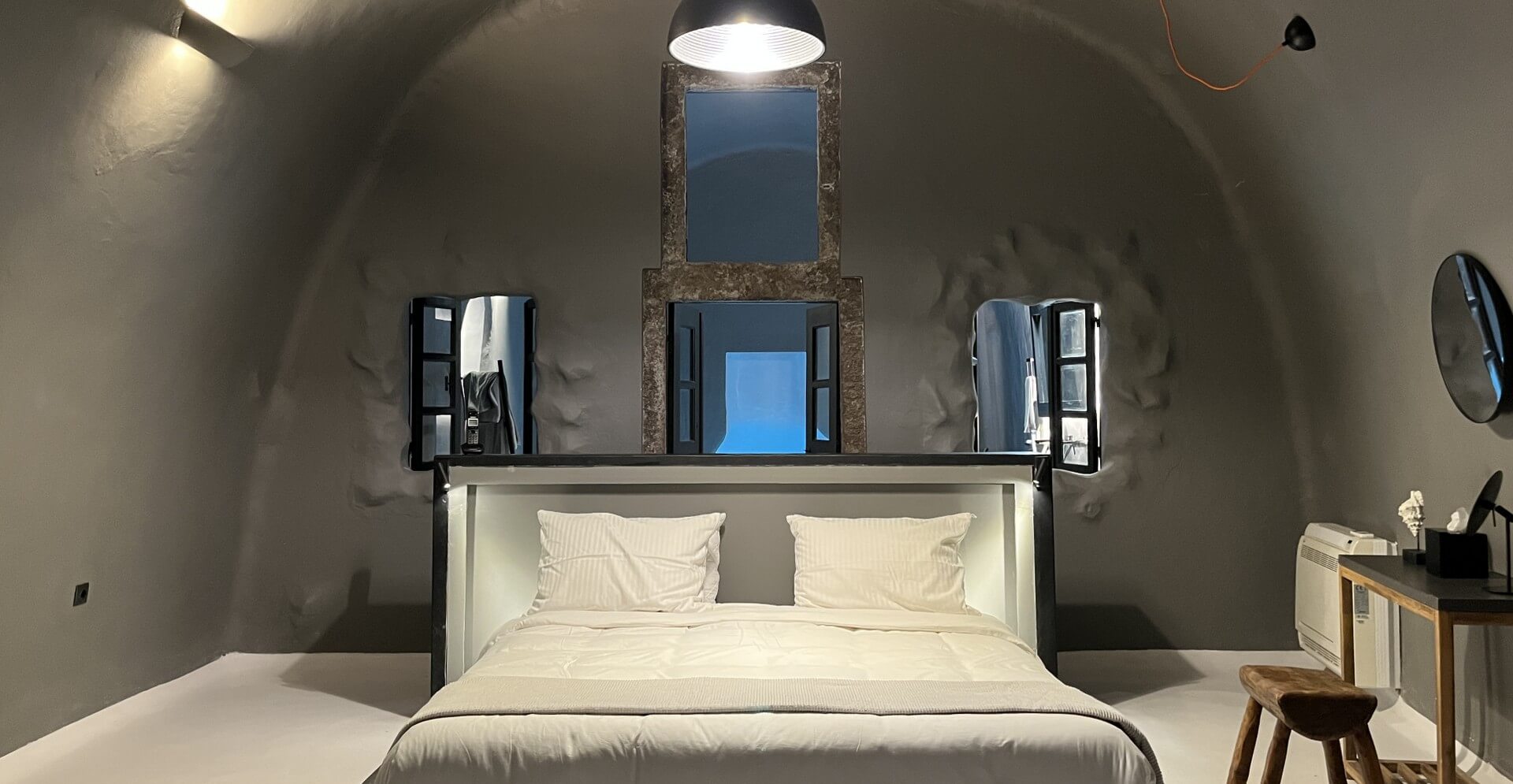 Hideaway Luxury Suite with Indoor Pool | Kivotos Santorini